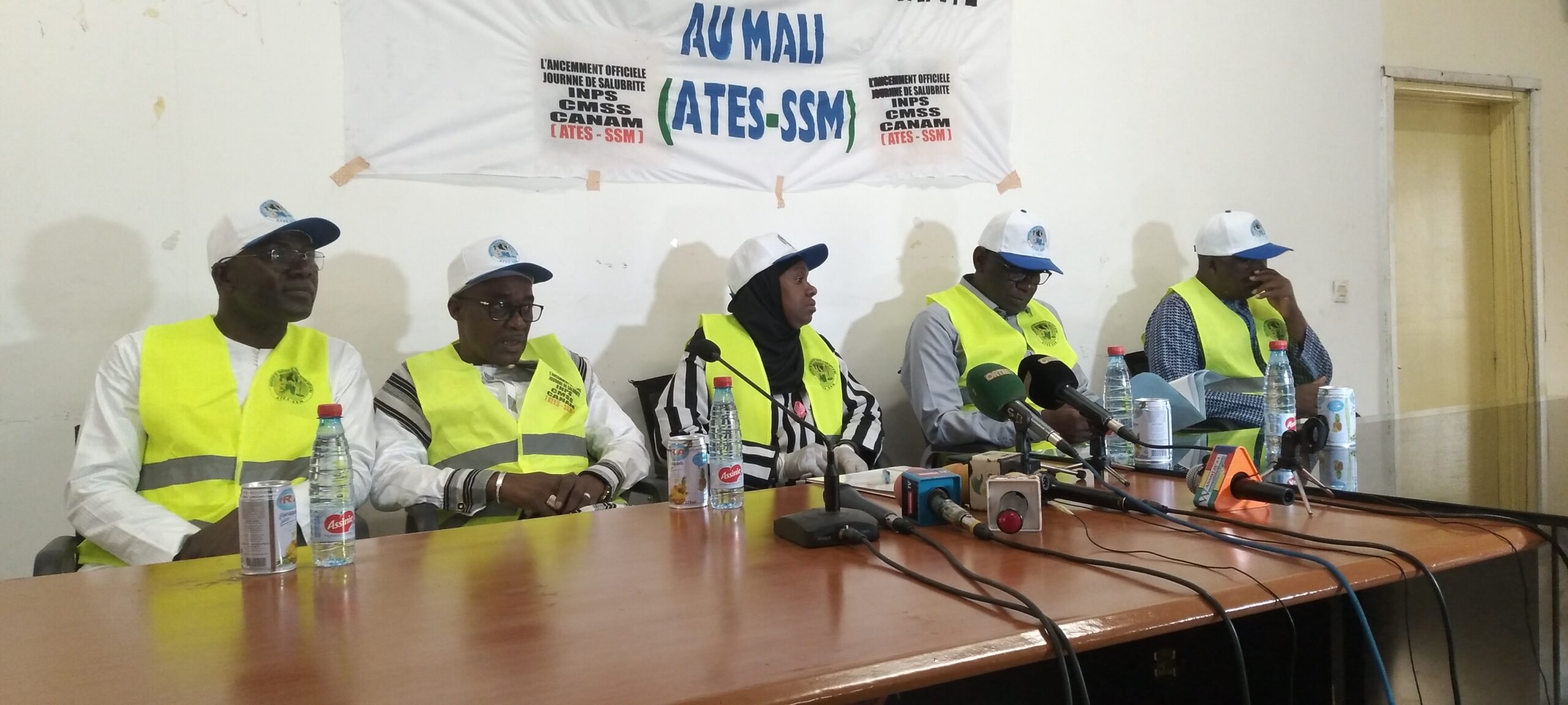 SALUBRITE DANS LES HOPITAUX ET CSREF DU DISTRICT : L'Association des ...